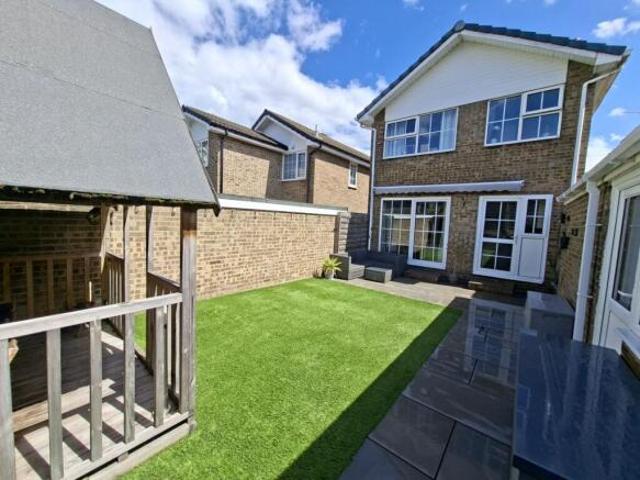 3 bedroom detached house for sale in Charlton Brook Crescent, Chapeltown, S35