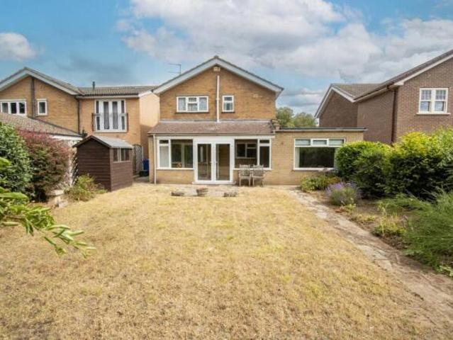3 bedroom detached house for sale in Checkstone Avenue, Bessacarr, Doncaster, DN4