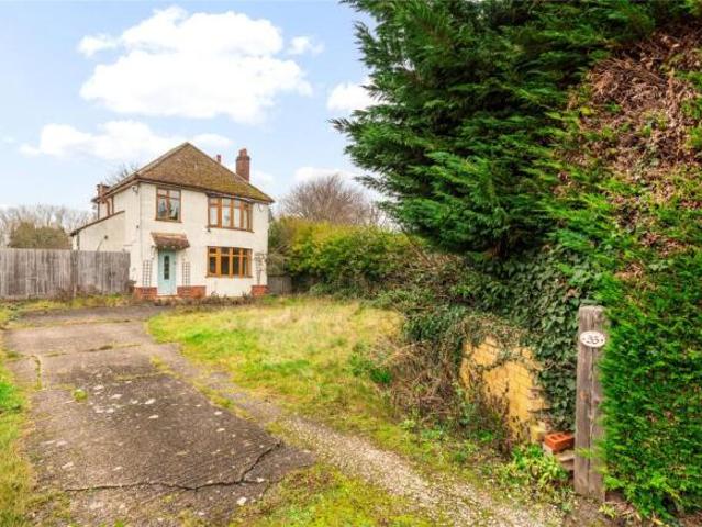 3 bedroom detached house for sale in Chicheley Street, Newport Pagnell, Buckinghamshire, MK16
