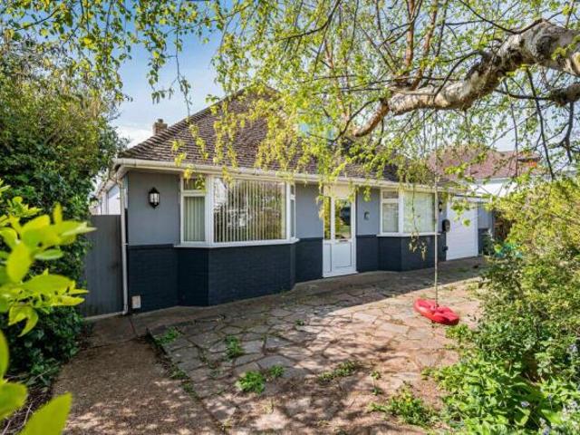 3 bedroom detached house for sale in Chichester Drive West, Saltdean, BN2