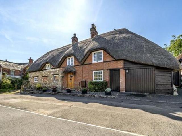 3 Bedroom Detached House For Sale In Chiseldon, Wiltshire