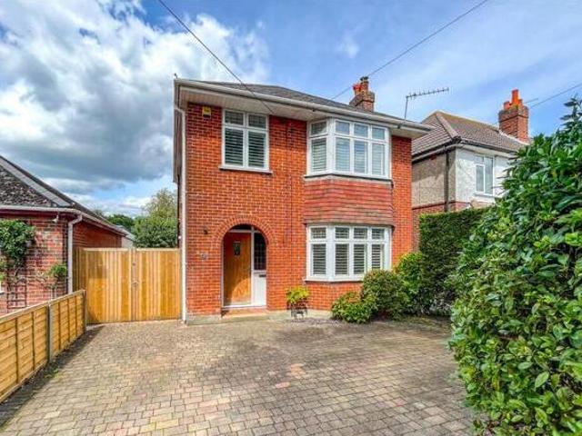 3 Bedroom Detached House For Sale In Christchurch, Dorset