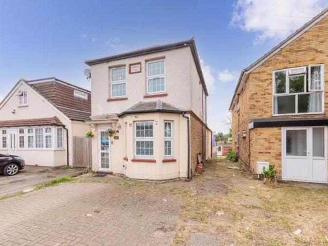 3 bedroom detached house for sale in Cippenham Lane, Slough, SL1