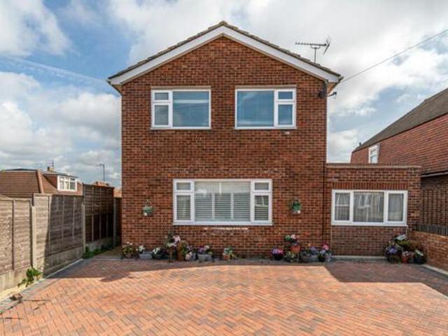 3 Bedroom Detached House For Sale In Clacton on sea