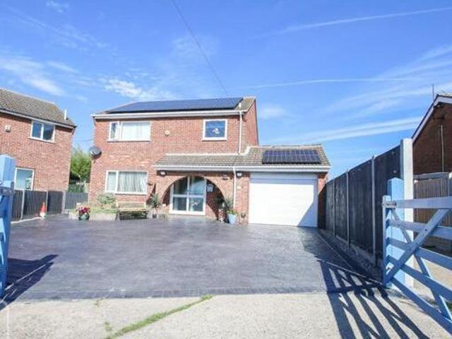3 Bedroom Detached House For Sale In Clacton on sea, Essex