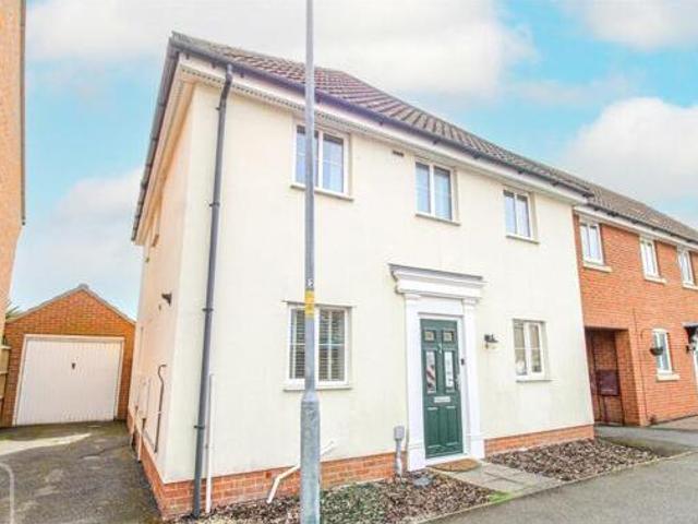 3 Bedroom Detached House For Sale In Clacton on sea, Essex