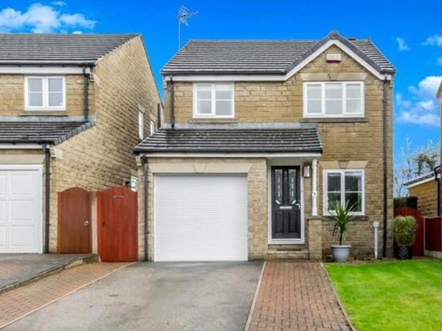 3 Bedroom Detached House For Sale In Cleckheaton, West Yorkshire