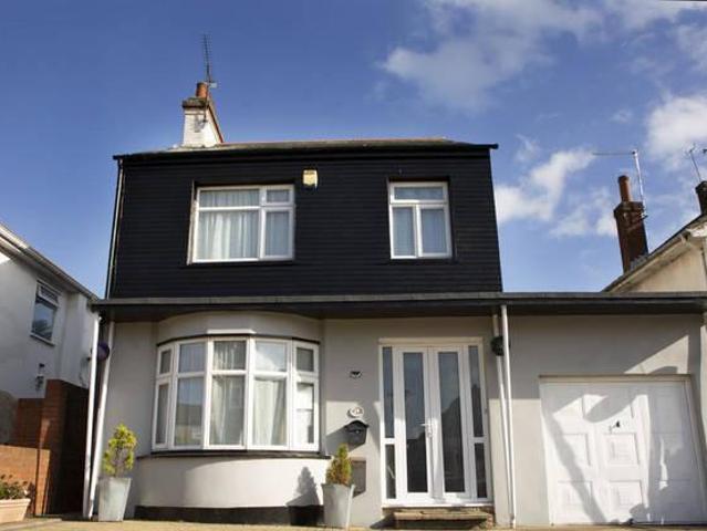 3 bedroom detached house for sale in Cleveland Drive WestcliffonSea SS0