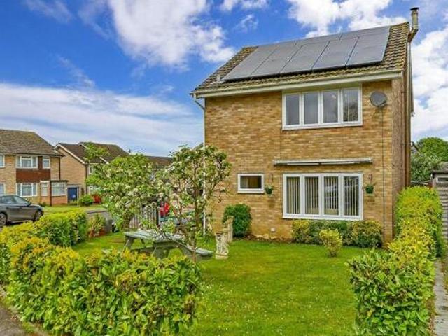 3 Bedroom Detached House For Sale In Cliffe Woods, Rochester