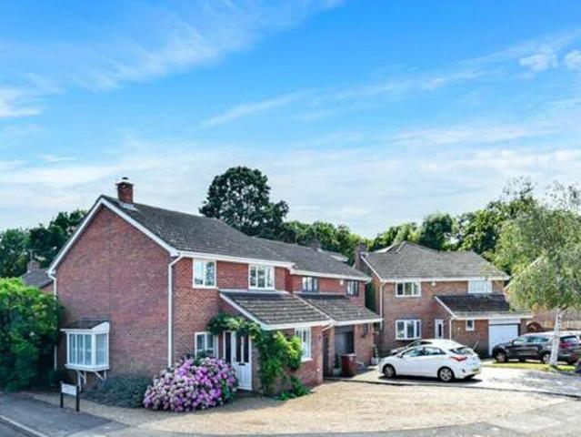 3 Bedroom Detached House For Sale In Cliffe Woods