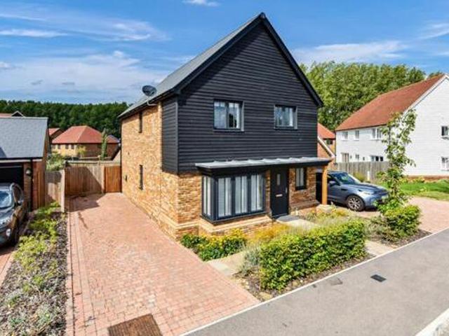 3 Bedroom Detached House For Sale In Cliffe Woods