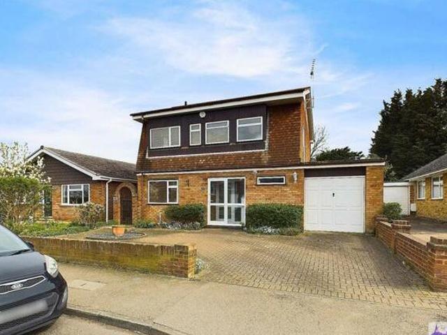 3 Bedroom Detached House For Sale In Cliffe Woods