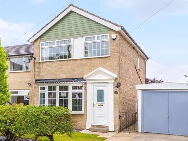 3 bedroom detached house for sale in Clover Crescent Calverley LS28 LS28