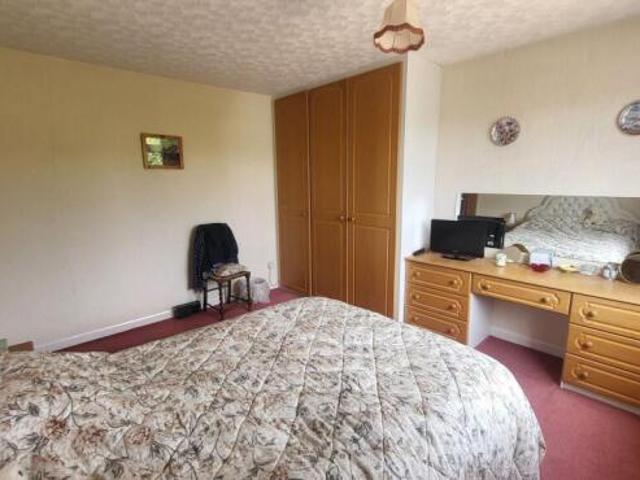3 bedroom detached house for sale in Cranwell Close, Leicester, LE5