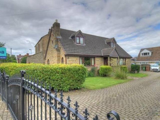 3 bedroom detached house for sale in Cross Street Ossett WF5