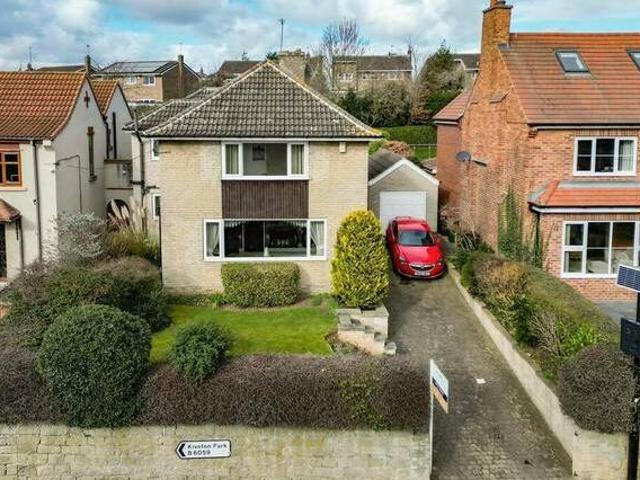 3 bedroom detached house for sale in Crowgate South Anston Sheffield S25