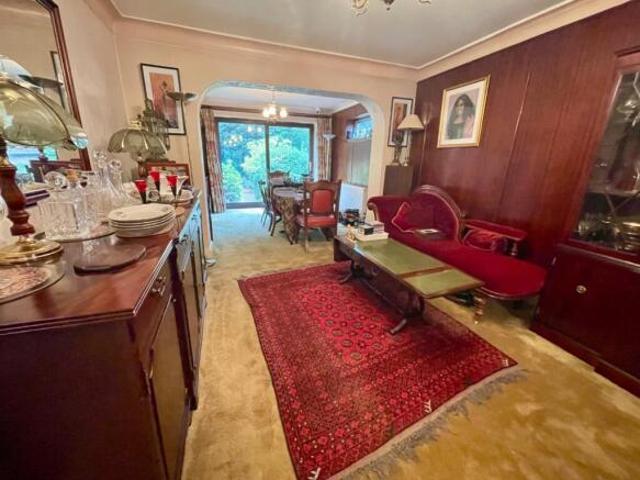 3 bedroom detached house for sale in Cutenhoe Road, Luton, Bedfordshire, LU1 3NB, LU1