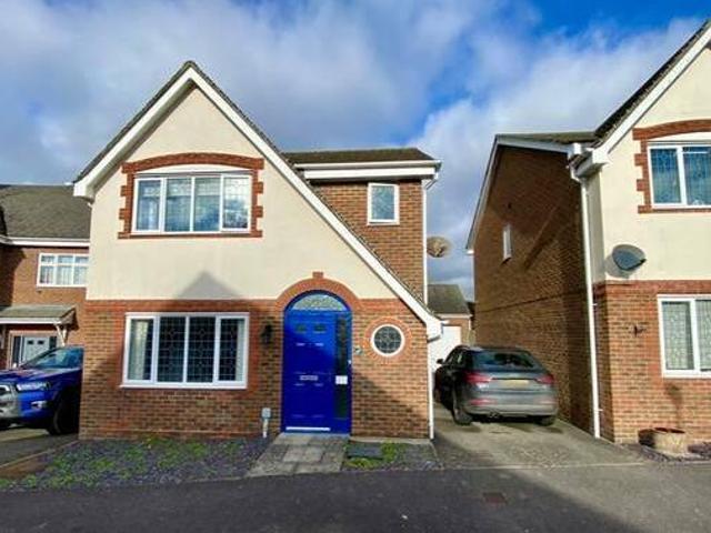3 bedroom detached house for sale in Cuckmere Close Hailsham East Sussex BN27