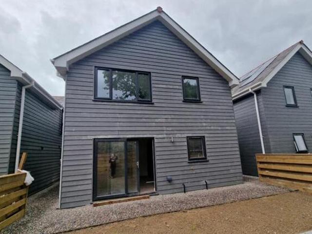 3 Bedroom Detached House For Sale In Ammanford, Dyfed