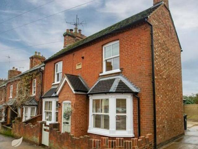 3 Bedroom Detached House For Sale In Ampthill, Bedford