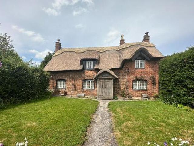 3 Bedroom Detached House For Sale In Anslow, Burton on trent