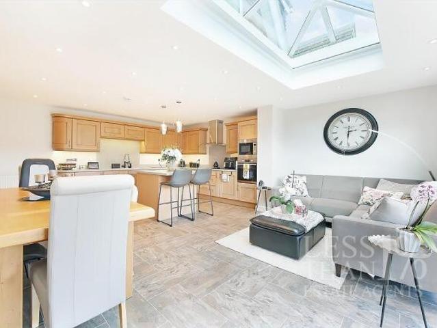 3 bedroom detached house for sale in Acre Lane NN2