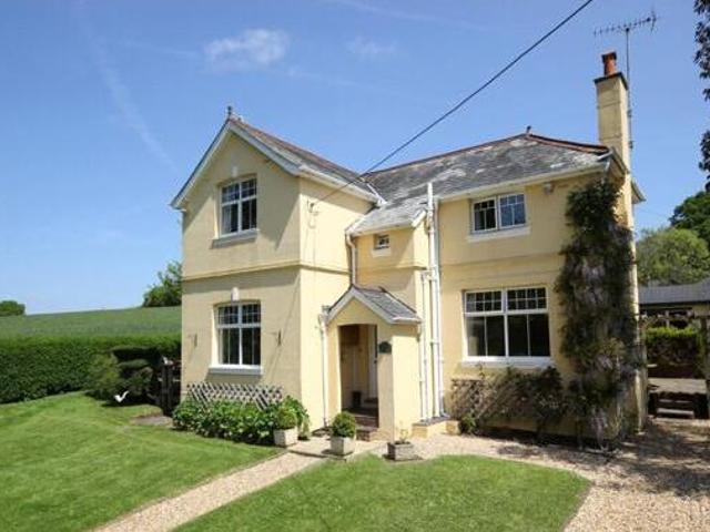 3 Bedroom Detached House For Sale In Alton