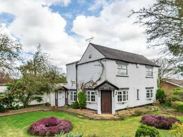 3 Bedroom Detached House For Sale In Alvechurch, Birmingham