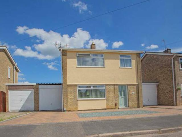 3 bedroom detached house for sale in Allan Avenue Peterborough Cambridgeshire PE2