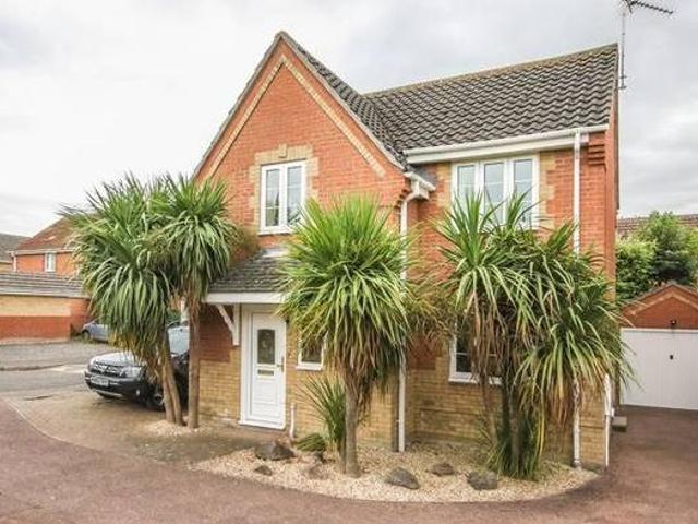 3 bedroom detached house for sale in Appletree Grove Burwell CB25