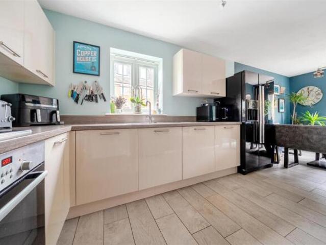 3 bedroom detached house for sale in Appledine Way, Bedford, MK41