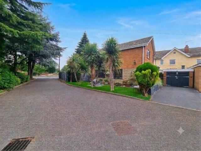 3 bedroom detached house for sale in Ardmore Close, Hull, HU9