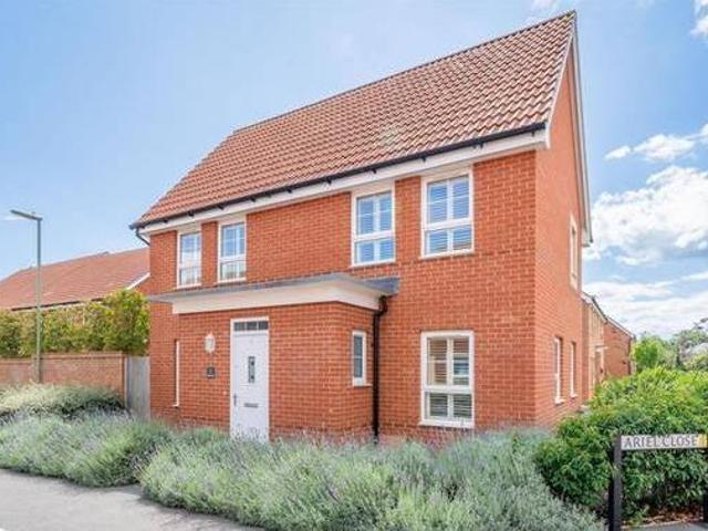 3 bedroom detached house for sale in Ariel Close LeeontheSolent Hampshire PO13