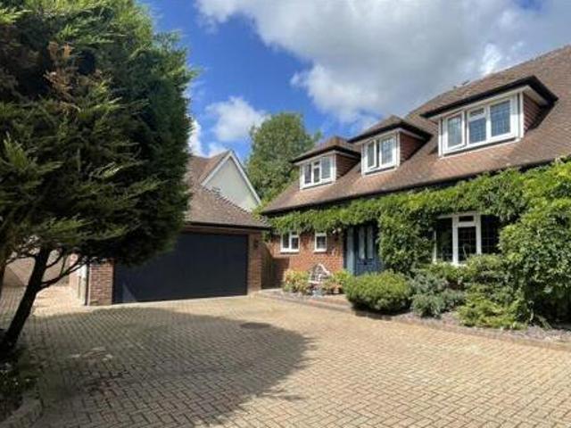 3 Bedroom Detached House For Sale In Arkley, Hertfordshire