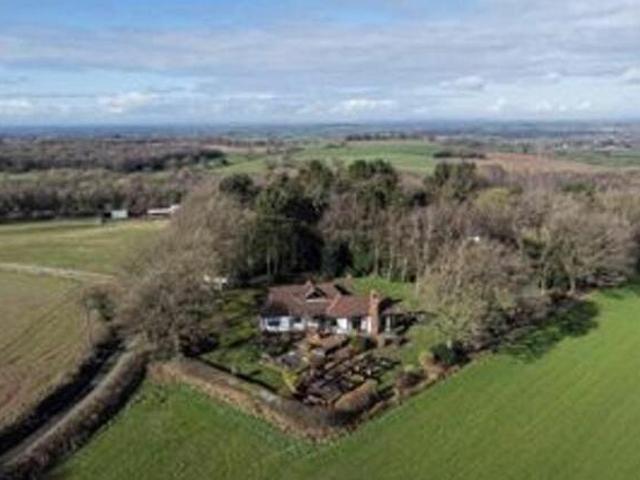 3 Bedroom Detached House For Sale In Ashley