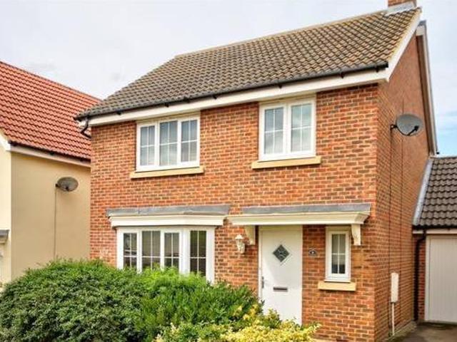 3 bedroom detached house for sale in Ashleaf Close Haddenham CB6
