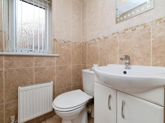 3 bedroom detached house for sale in Askew Avenue, HULL, HU4