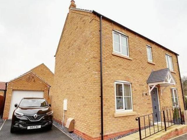 3 bedroom detached house for sale in Axholme Drive Epworth DN9