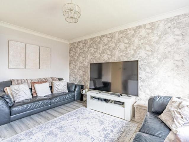 3 bedroom detached house for sale in Aylesford Mount, Leeds, LS15