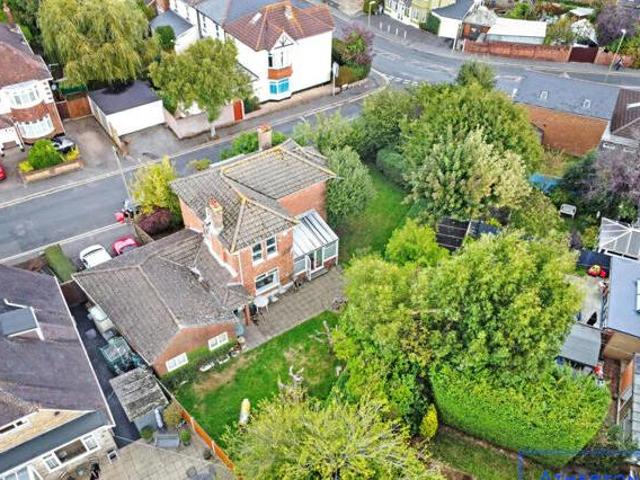 3 Bedroom Detached House For Sale In Bournemouth