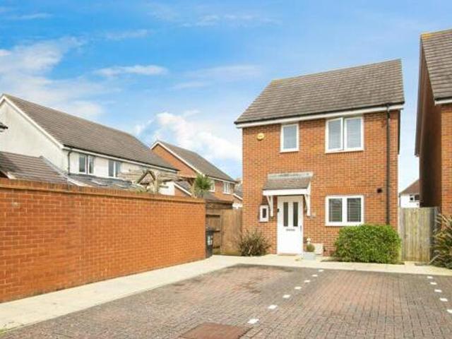 3 Bedroom Detached House For Sale In Bournemouth, Dorset