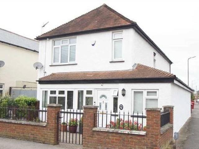3 bedroom detached house for sale in Bower Way Cippenham Slough SL1