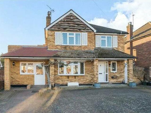 3 bedroom detached house for sale in Bowyer Crescent Denham Buckinghamshire UB9