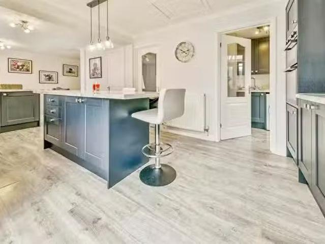 3 Bedroom Detached House For Sale In Boxfield Green, Chells Ma.
