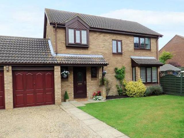 3 bedroom detached house for sale in Bayspole Road Long Stratton NR15
