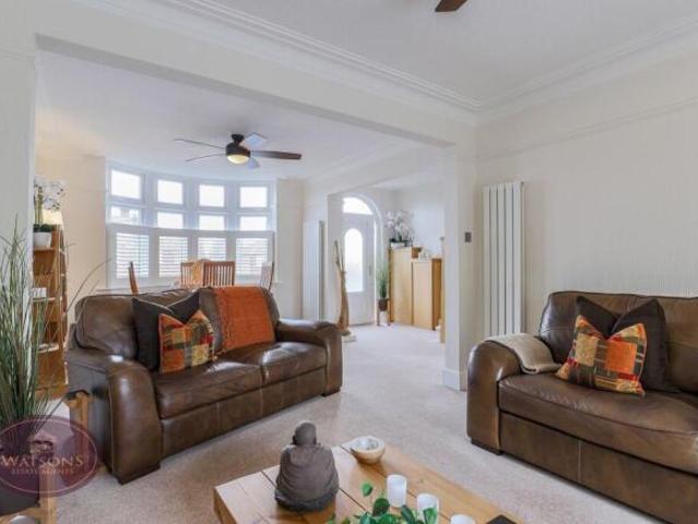 3 bedroom detached house for sale in Bagnall Road, Nottingham, NG6