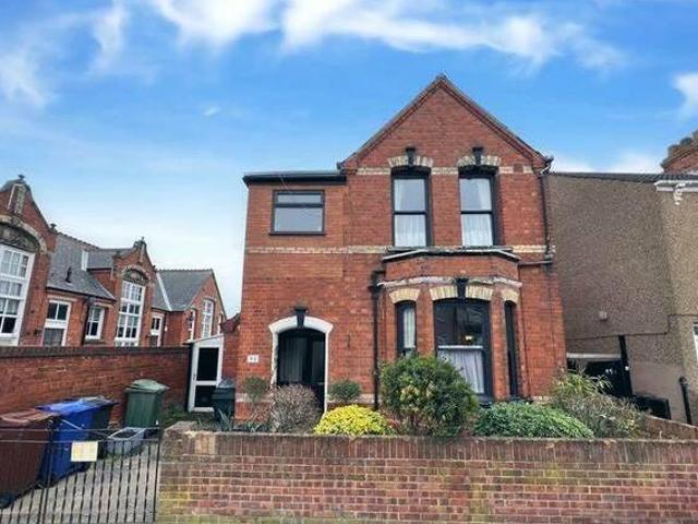 3 bedroom detached house for sale in Barcroft Street Cleethorpes DN35