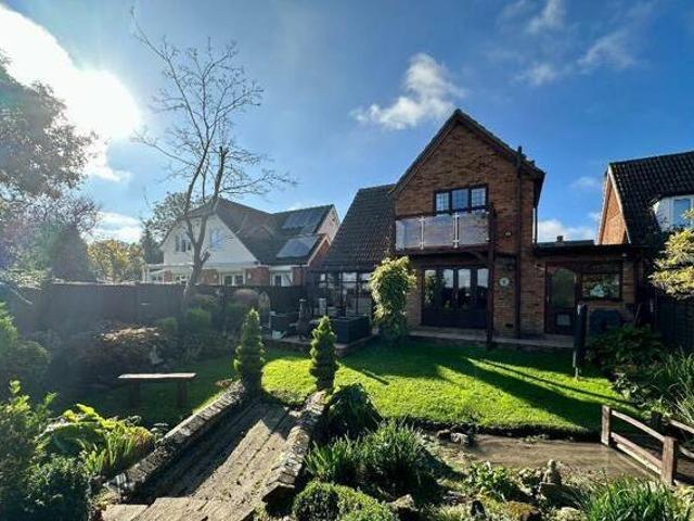 3 Bedroom Detached House For Sale In Barton Le Clay, Bedfordshire