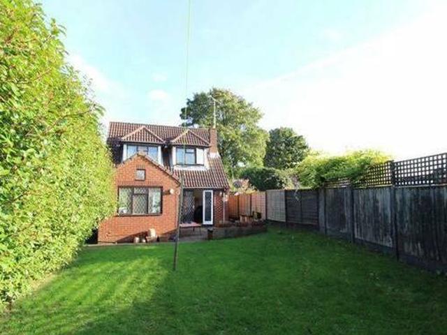 3 bedroom detached house for sale in Barton Road Luton LU3