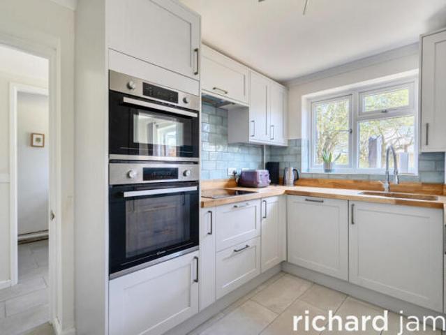 3 bedroom detached house for sale in Basingstoke Close, Freshbrook, Swindon, SN5